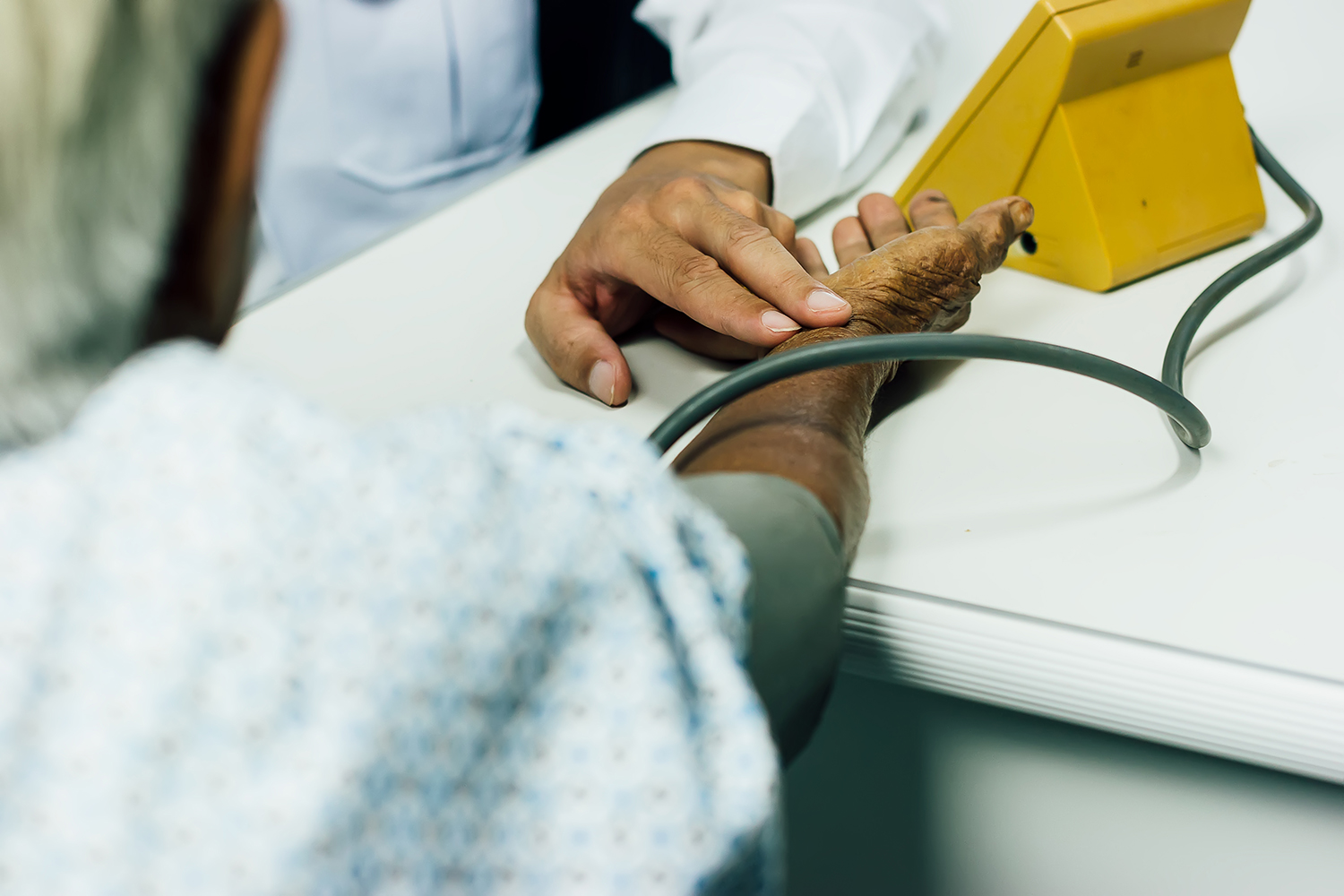 Determining Whether to Treat Pericardial Effusion Invasively in a ...