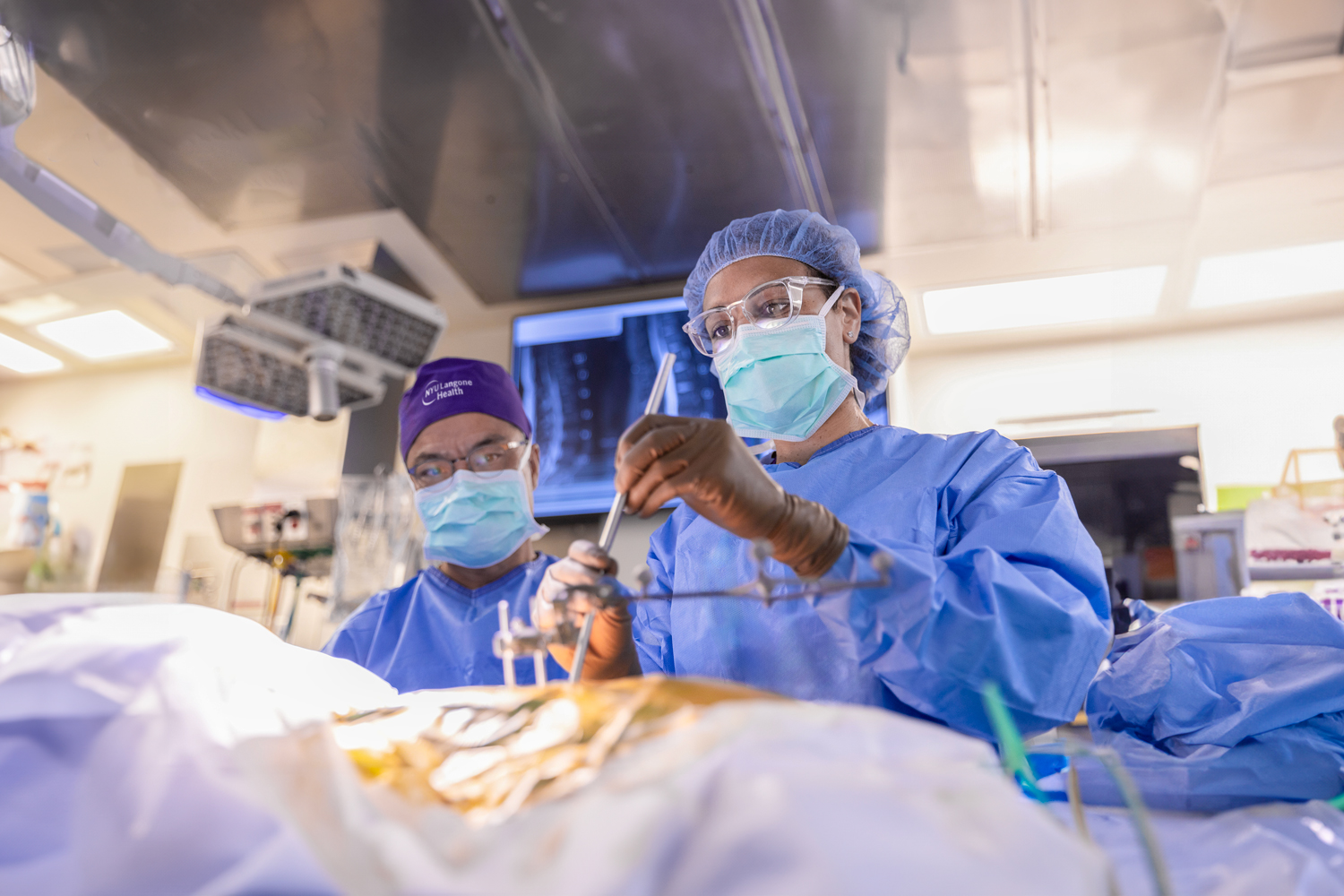 Cutting-Edge Endoscopic Spine Surgery Reduces Need for Post-Op Pain Medication | NYU Langone News